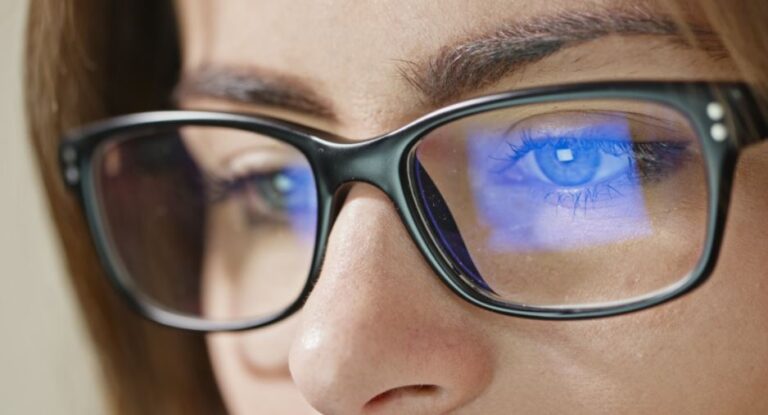Blue Light Filter Glasses: Pros & Cons - Darinfotech